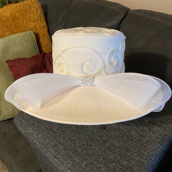 Whittall & Shon | Accessories | Vintage Whittall Shon Ivory White ...